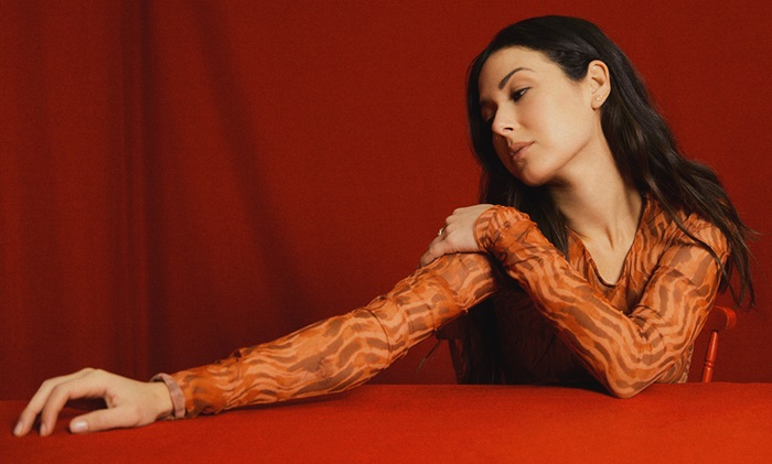 Nella returns to her roots on new covers album, 'En Otra Vida'