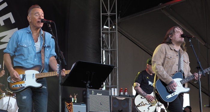 Bruce Springsteen joins The Gaslight Anthem at Sea.Hear.Now (WATCH VIDEO)