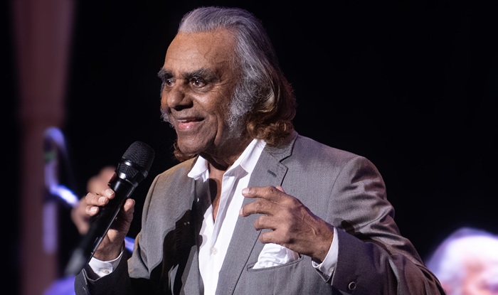 Johnny Mathis presents farewell show at BergenPAC in Englewood (WATCH ...